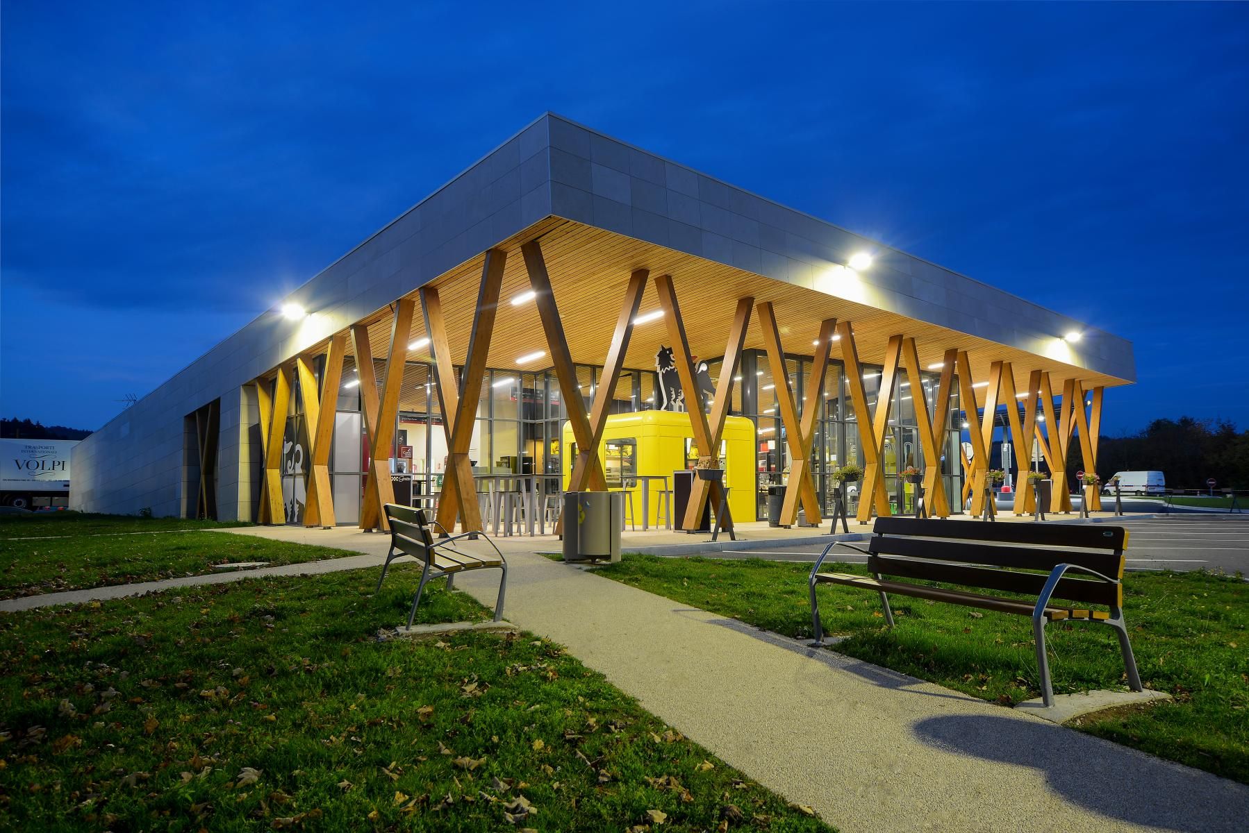 Aire des services de Ceignes - Fibois 01